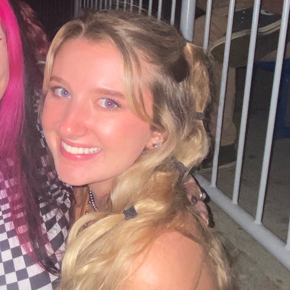 Hailey's Closet (@haileyrae01) | Poshmark